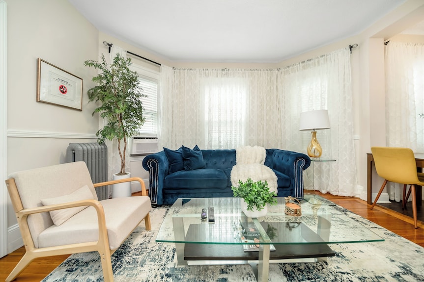 Perfect For Large Group 10 Beds 4.6 Mi To Downtown Steps To T 5bd/2bth - Roxbury - Boston