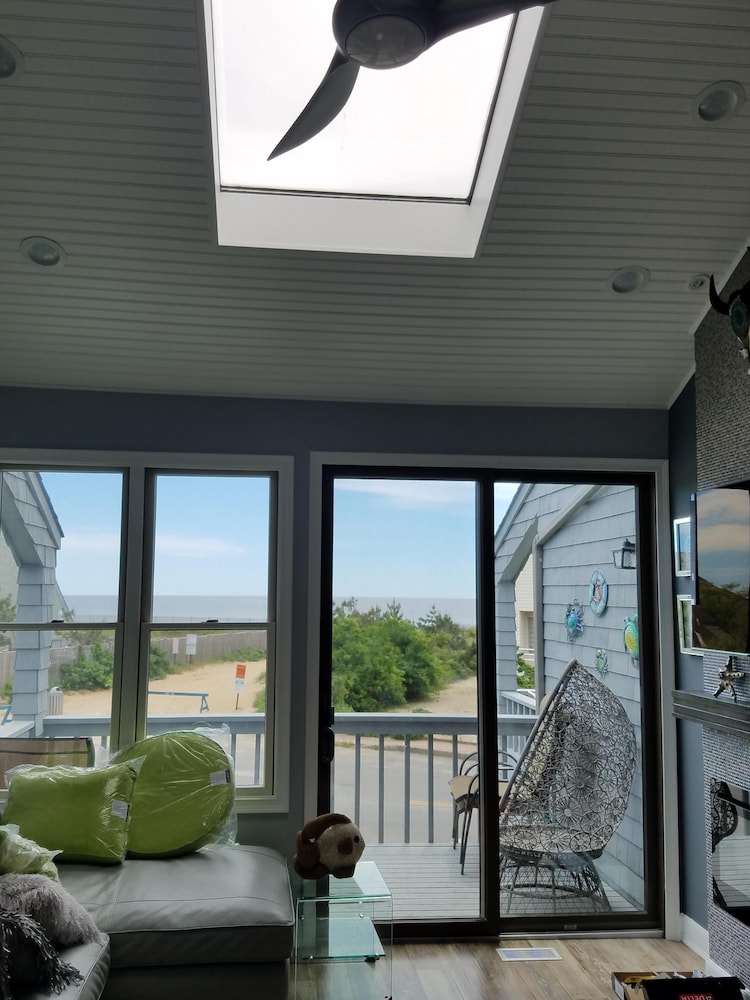 Amazing Location 2-bedroom Townhouse - Sleeps 8 - Montauk, NY