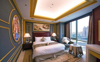Suite Nobre | 1 quarto, minibar, cofre no quarto, secretária