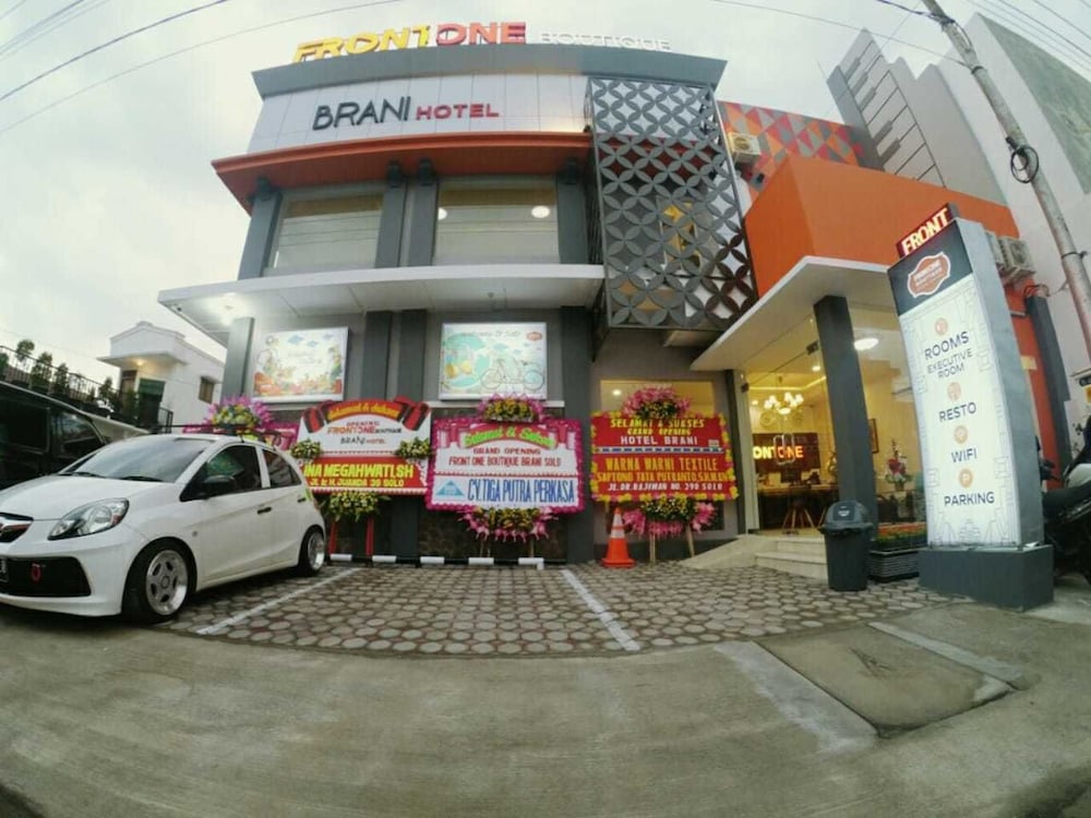 Front One Boutique Brani Solo - Surakarta