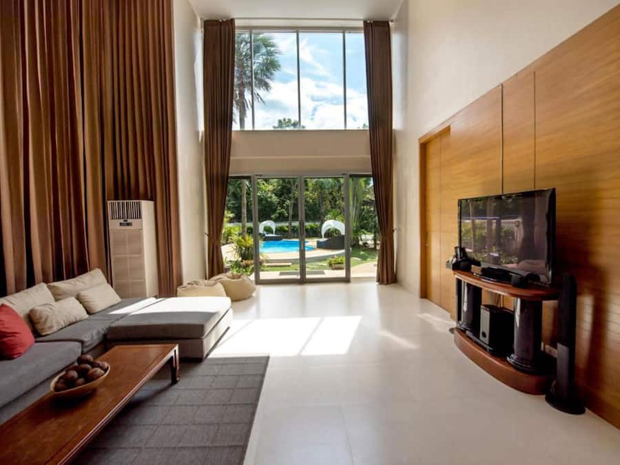 3-Bedroom Villa with Private Pool | Sala de estar | TV de ecrã plano