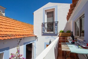 5 quartos, com decoração personalizada, secretária, Wi-fi grátis