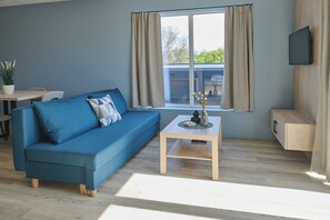 Apartamento Deluxe | Sala de estar | Serviços de streaming