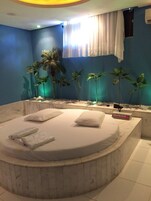 Frigobar, individualmente decorados, cortinas blackout