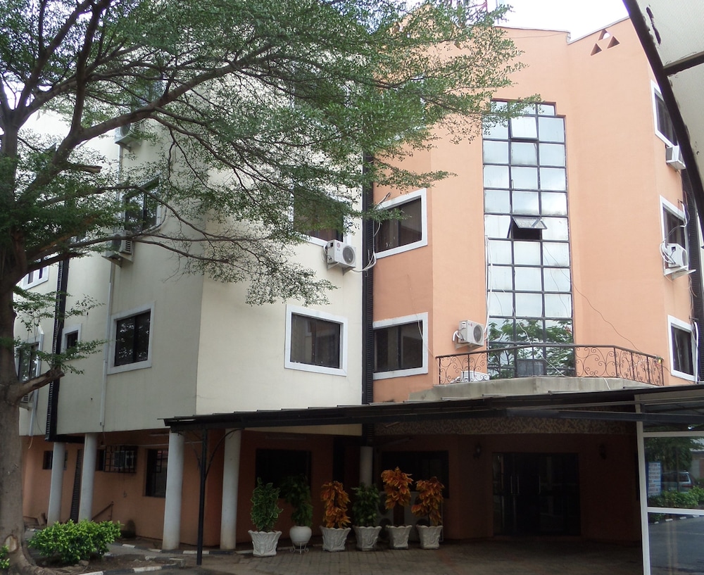 Vatan & Santiago Resort - Abuja