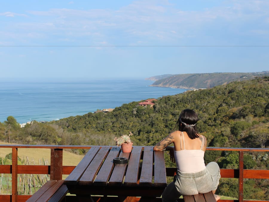 Terraço com espreguiçadeiras