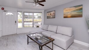 Casa, 6 quartos | Área de estar | TV de tela plana