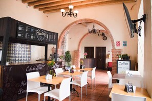 Pequeno-almoço preparado no momento diário mediante uma taxa