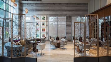 2 bares/lounges, bar na cobertura