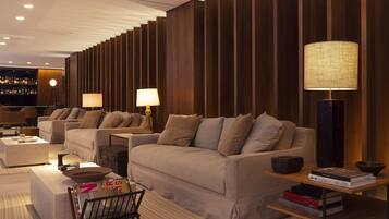 2 bares/lounges