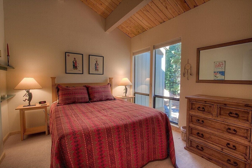 Cheyenne's Place | Poolside Comfort & Tennis Retreat (Kwc0854) - Lake Tahoe