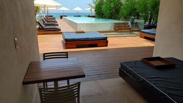 Superior- Ground Floor King | Vista para a praia ou o mar