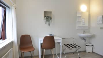 Quarto Duplo, casa de banho partilhada | Comodidade do quarto