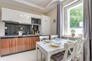 Suíte estúdio econômica, vista para o pátio | Cozinha privada | Cafeteira/chaleira, geladeira, micro-ondas, cooktop