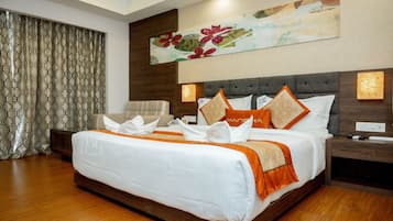Quarto casal luxo, acessível, para não fumantes | Frigobar, roupa de cama, acesso para cadeiras de rodas