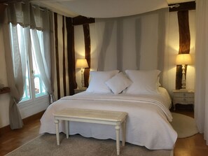 Suite (Blanche) | Roupa de alta qualidade, com decoração personalizada 