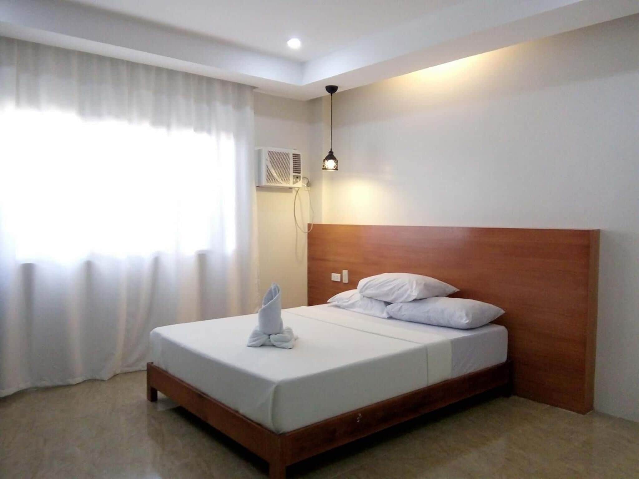 Secretária, roupa de cama fornecida 