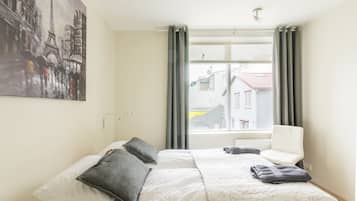 Apartamento Comfort, varanda | Cortinas/cortinados opacos, berços/camas para crianças grátis