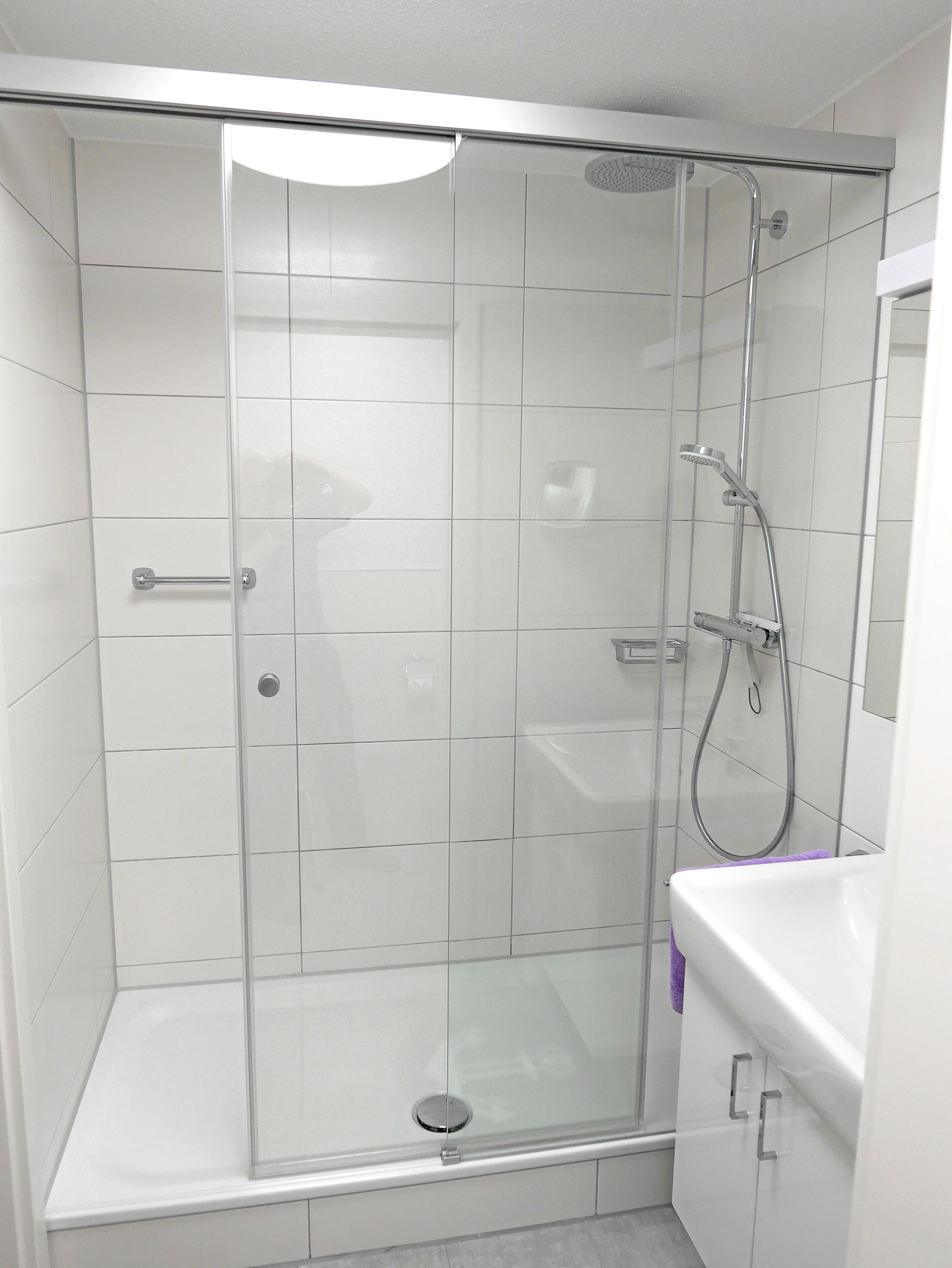 Apartamento, 1 quarto, kitchenette, vista para o mar | Duche na casa de banho