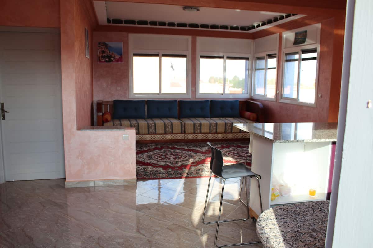 Apartamento, 1 quarto | Sala de estar | TV de ecrã plano 