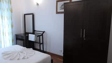 Apartamento família, 2 quartos | 2 quartos, roupas de cama premium, escrivaninha