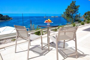 Apartamento superluxo, 2 quartos, sacada, vista para o mar | Terraço/pátio