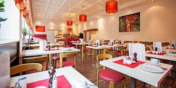 Café da manhã com buffet todos os dias (EUR 8 por pessoa) 