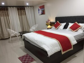 Quarto Duplo Deluxe, 1 cama individual extragrande, fumadores | Com decoração personalizada, cortinas/cortinados opacos