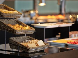 Café da manhã com buffet todos os dias mediante uma taxa