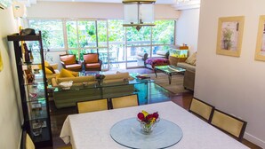 Apartamento (JL-101 (BBR)) | Refeições no quarto