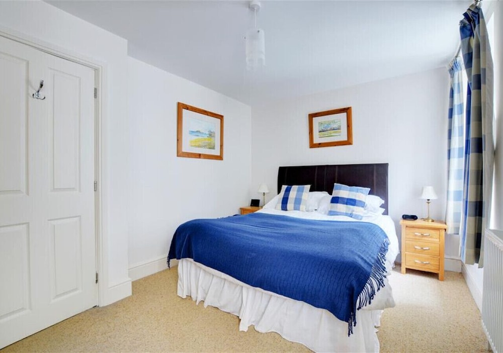 Eddystone, Lemain Garden Apts - Looe