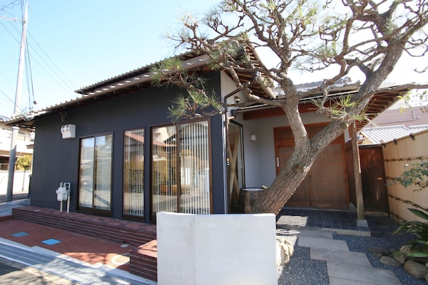 Bond - Hostel - Japan