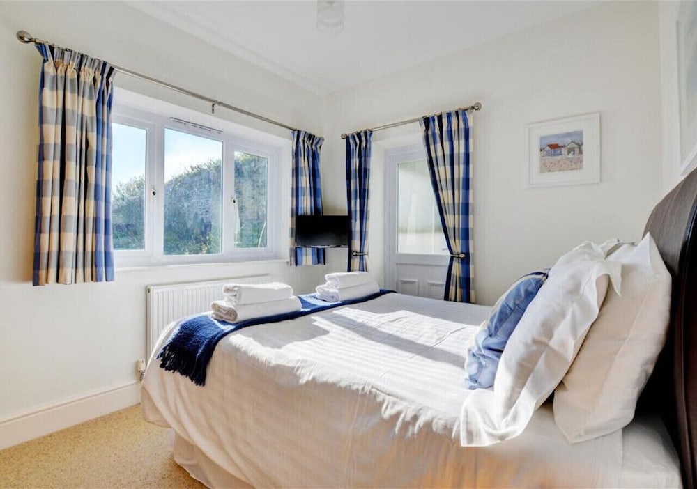 St Georges, Lemain Garden Apts - Looe