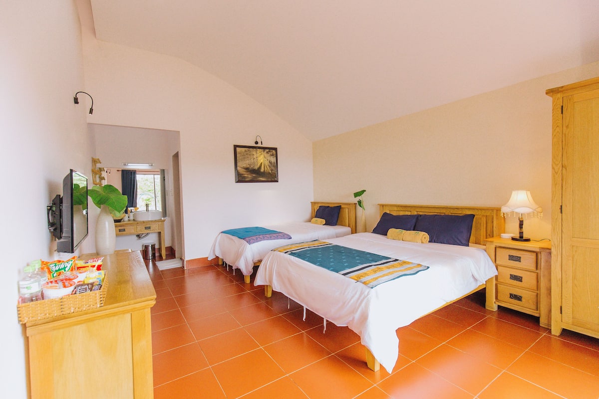 Bungalow, vista para o jardim (Triple) | 1 quarto, roupa de alta qualidade, minibar, secretária