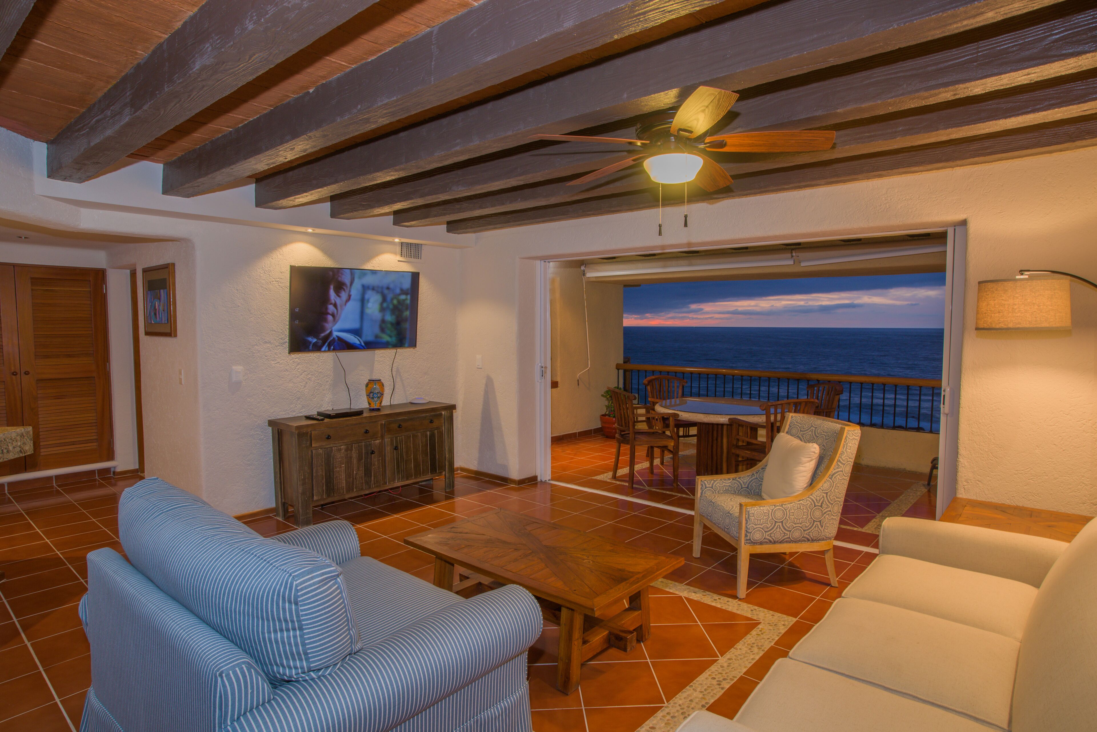 Amazing 3 Br Paradise Just Feet From The Ocean. 180 Degree Panoramic Views - Conchas Chinas