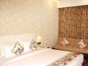 Quarto Deluxe, 1 cama de casal, não fumadores | Minibar, cofre no quarto, secretária, quartos insonorizados 