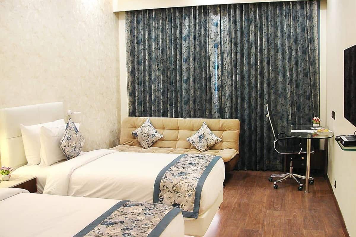 Quarto Superior, 1 cama de casal, não fumadores | Minibar, cofre no quarto, secretária, quartos insonorizados