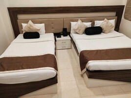 Roupa de alta qualidade, cofre no quarto, cortinas/cortinados opacos 