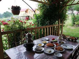 Pequeno-almoço completo diário incluído 