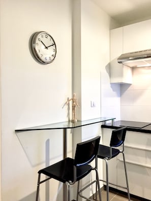 Dúplex Deluxe, 4 quartos, terraço | Refeições no quarto
