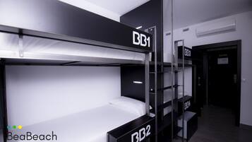 Quarto com beliches identificados como BB1, BB2, BB3 e BB4.