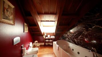 Suíte | Banheiro | Produtos de toalete grátis, secador de cabelo, roupões de banho, bidê