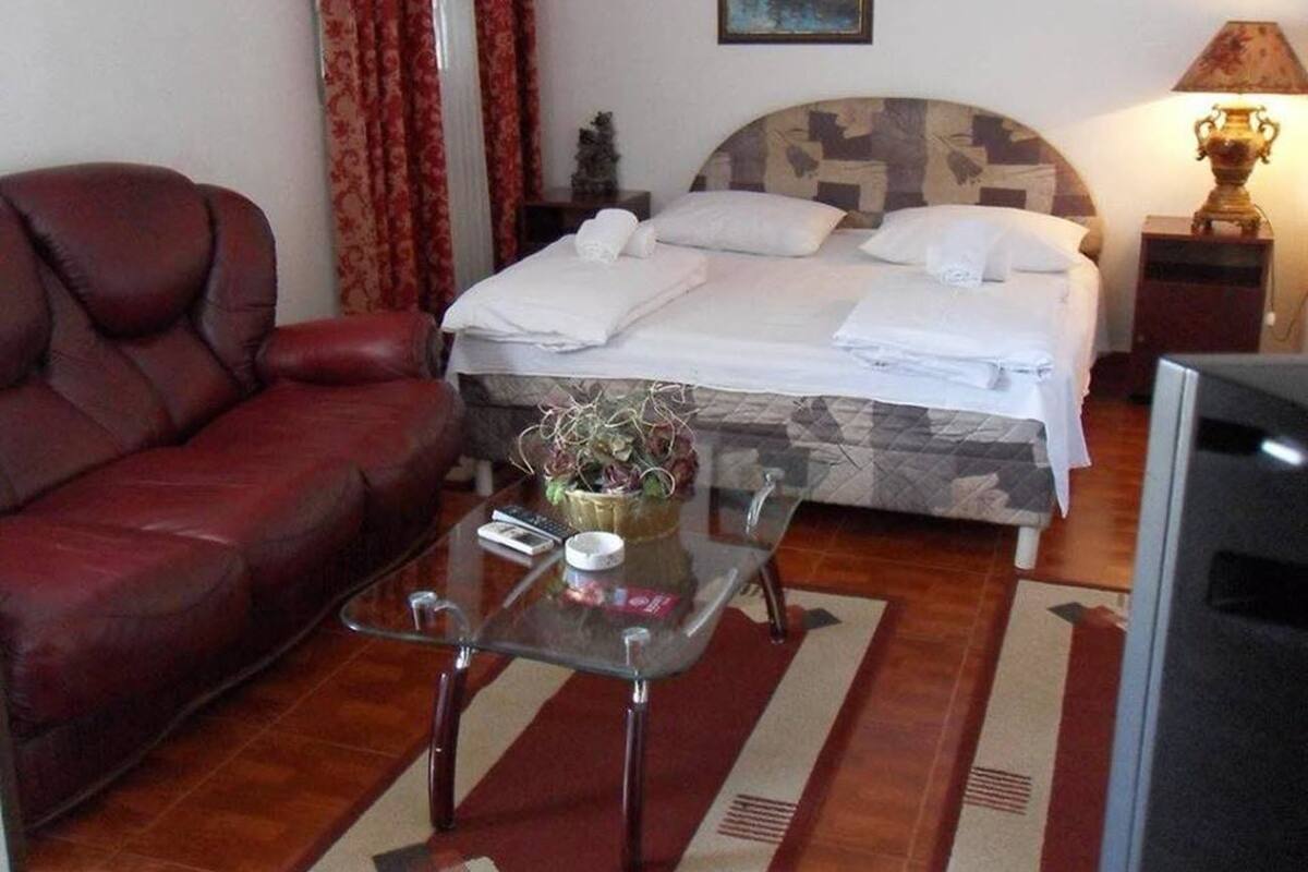 Quarto casal | Roupas de cama premium, frigobar, cofres nos quartos, escrivaninha