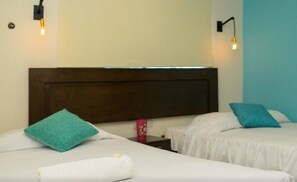 Quarto Triplo Clássico | Cofre no quarto, Wi-fi grátis, roupa de cama fornecida 