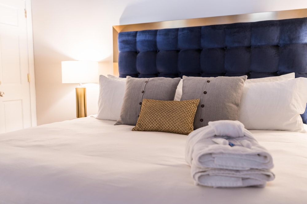 Free Walking Tour W/ 3 Night Stay! - Charleston, SC