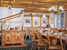 Café da manhã com buffet grátis todos os dias