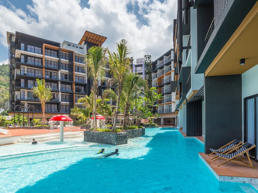 Deluxe Pool Access | Cofre no quarto, secretária, cortinas/cortinados opacos