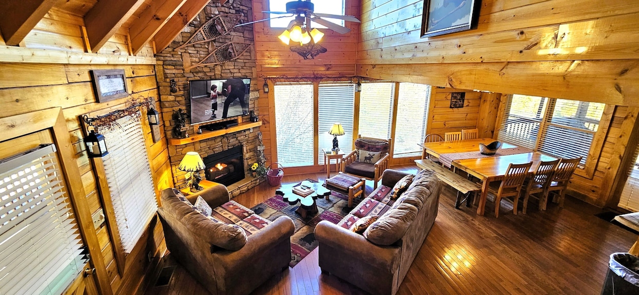 A+ Views & Location! > Parkway, Dollywood. Theater, Hot Tub, Games, Pet Friendly - Tennessee