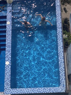 Roupas de cama premium, escrivaninha, quartos à prova de som