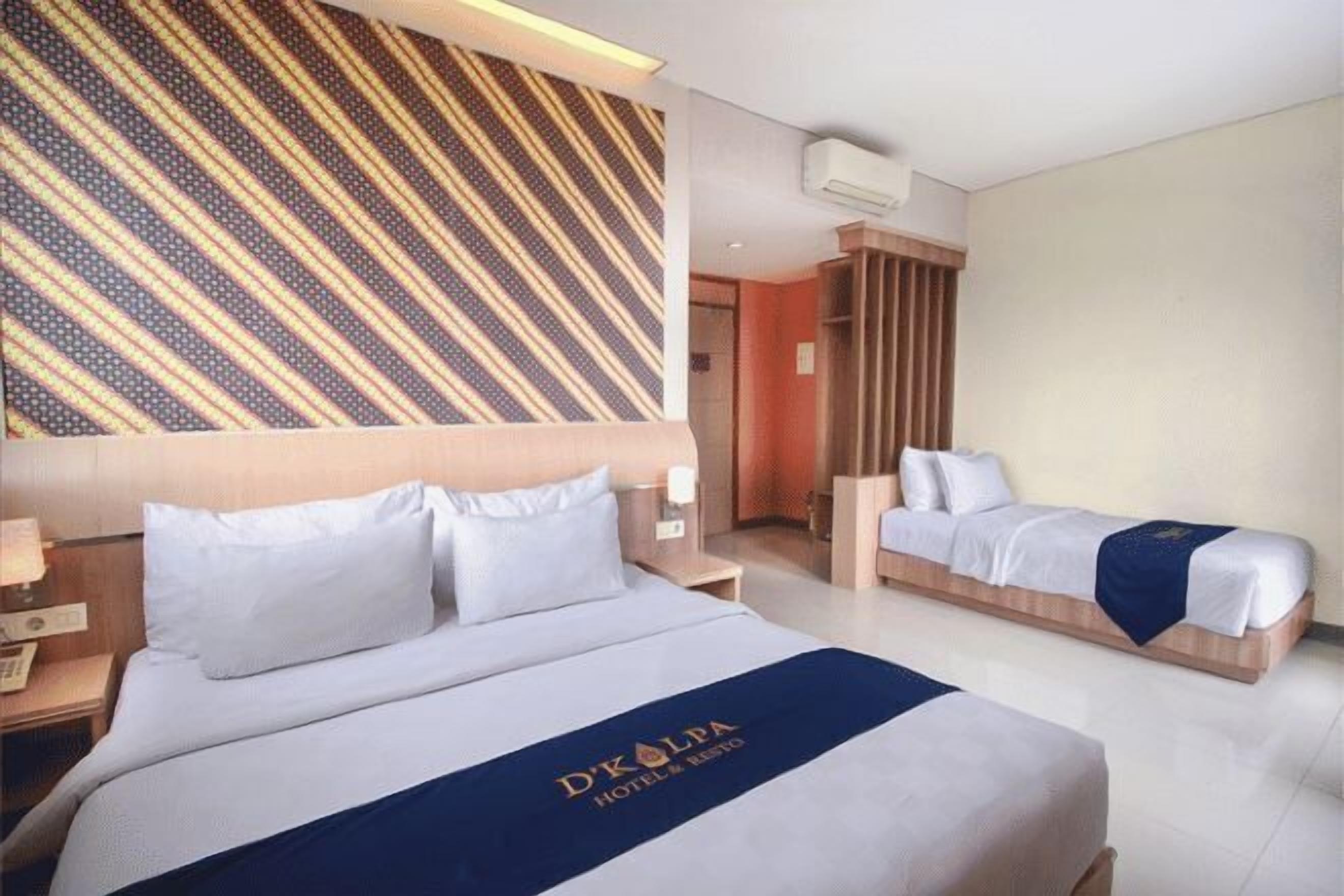 Secretária, camas desdobráveis, Wi-fi grátis 